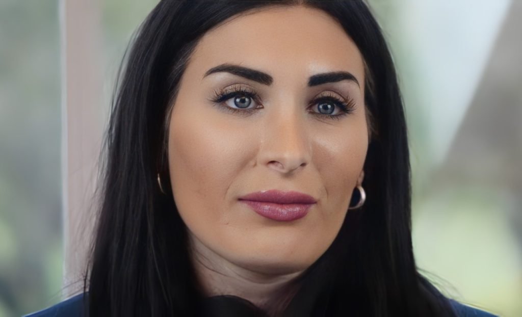 Laura Loomer Nose Surgery A Controversial Cosmetic Procedure Drawing ...
