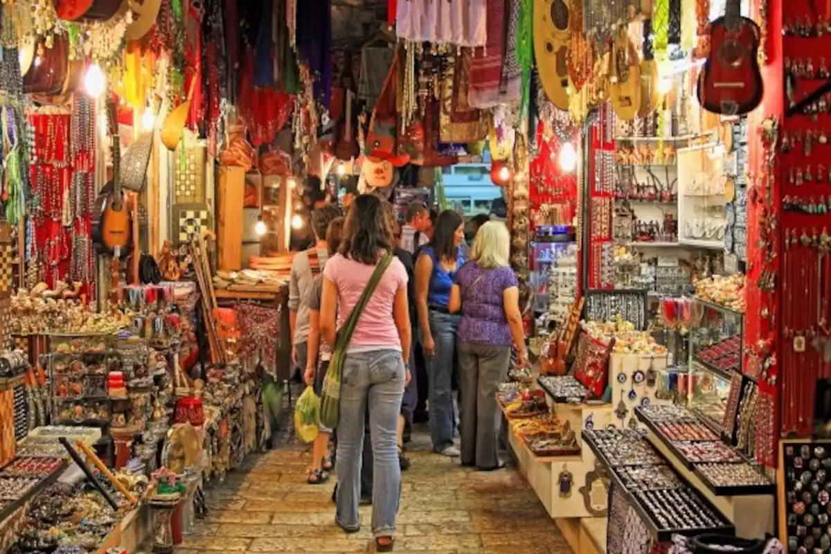The Best Time to Visit Dharavi Market for an Authentic Mumbai ...